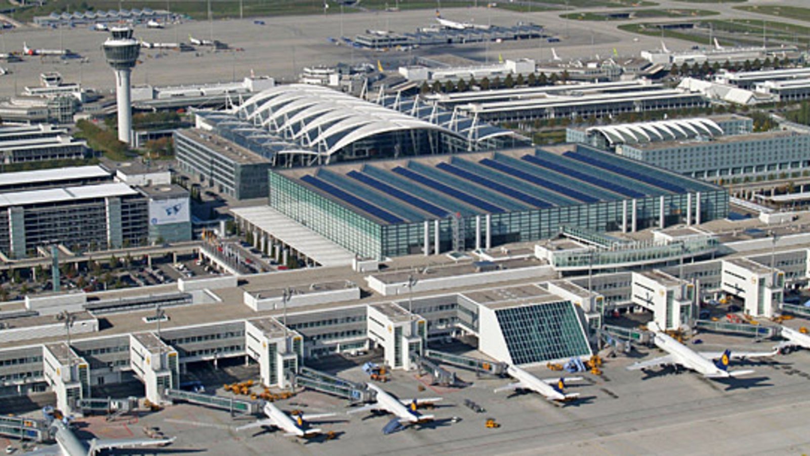 Brite bat am Flughafen um Asyl in Deutschland - oe24.at