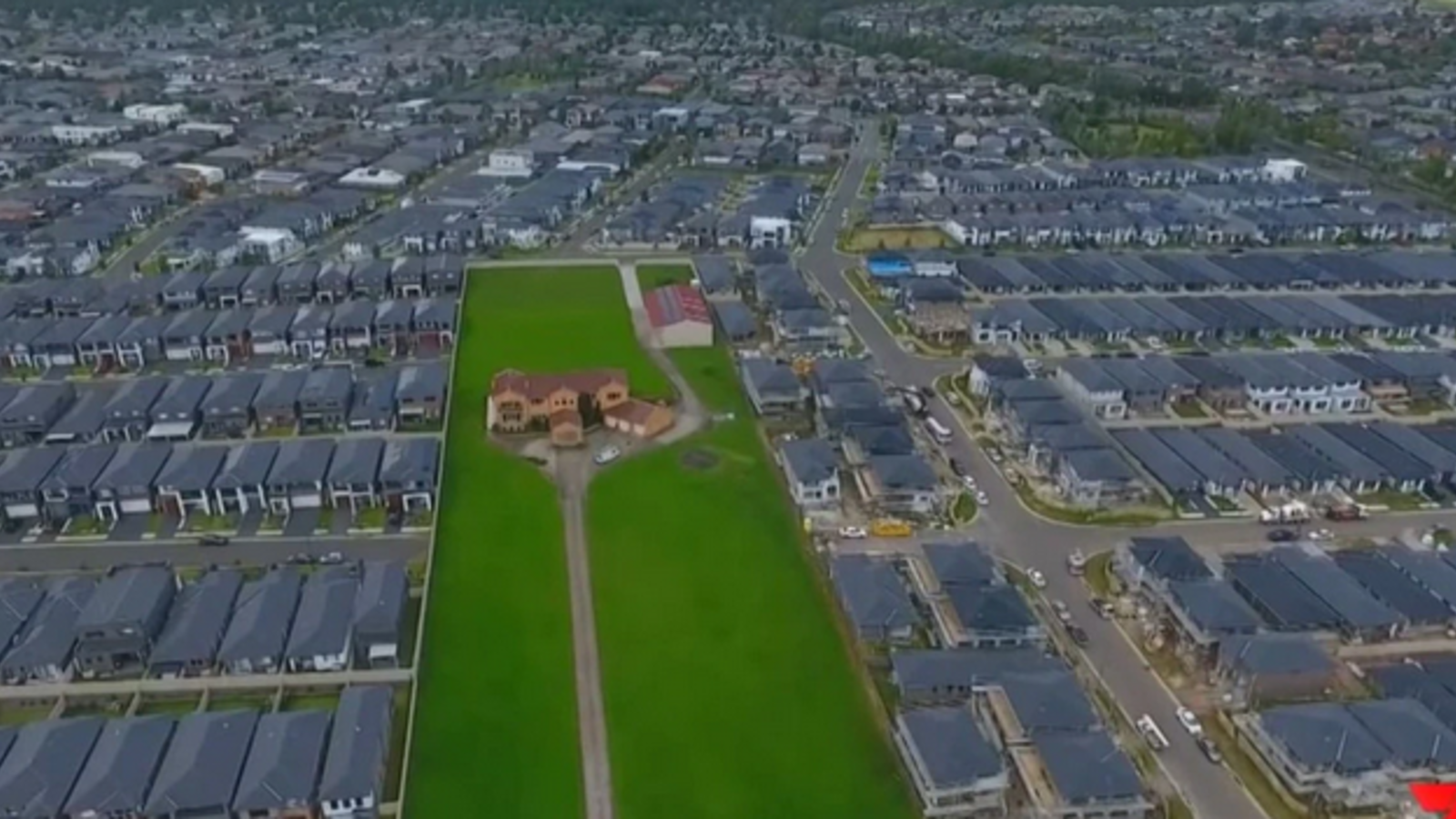 Familie will Grundstück nicht verkaufen: Stadt wird rundherum gebaut ...