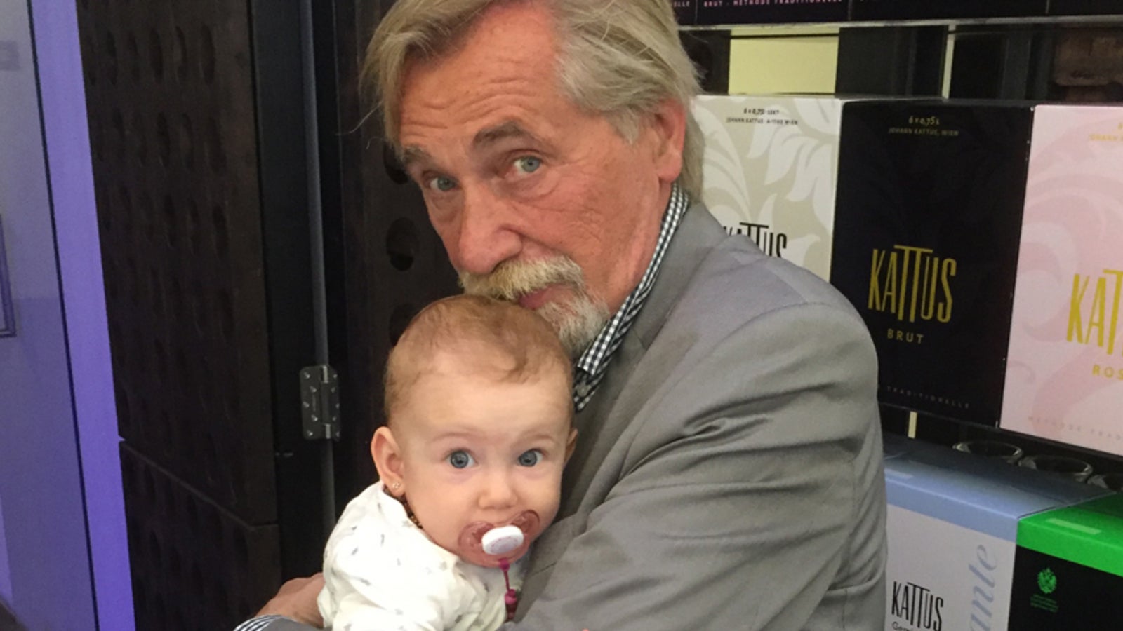 Rapp: So süß ist seine Enkelin - stars24