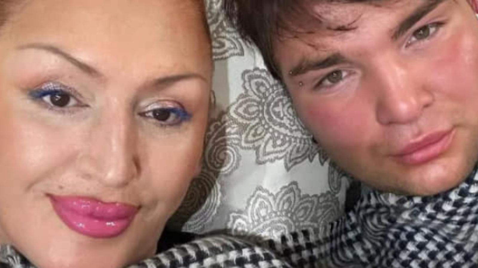 Beim Kennenlernen 13: Mutter (55) heiratet Adoptivsohn (22) - oe24.at