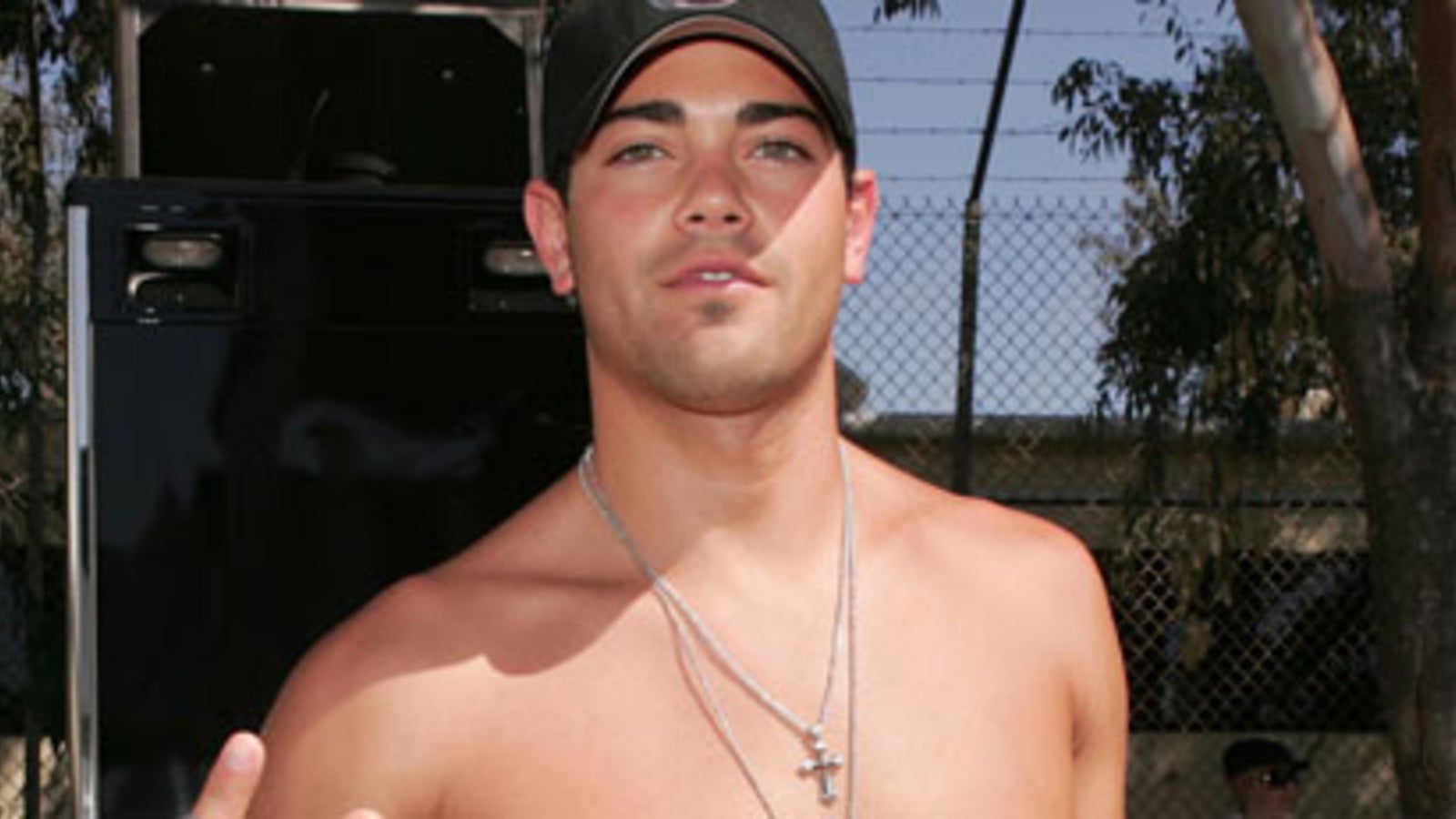 Sexy Gärtner kehrt zu Housewives zurück! - stars24