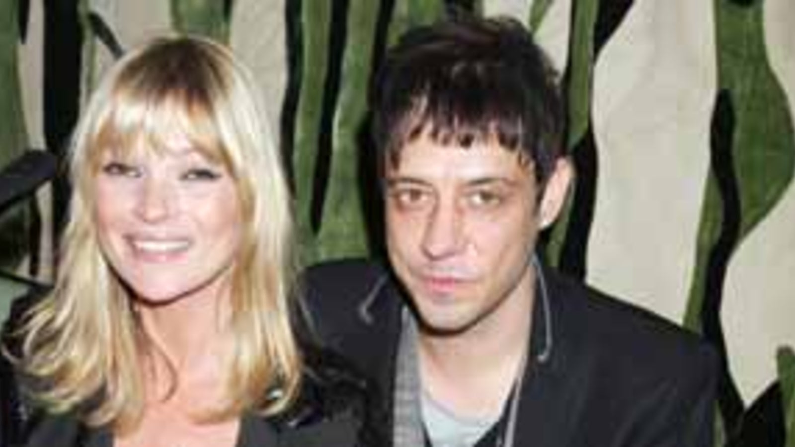 Jamie Hince hat um Kates Hand angehalten! - stars24