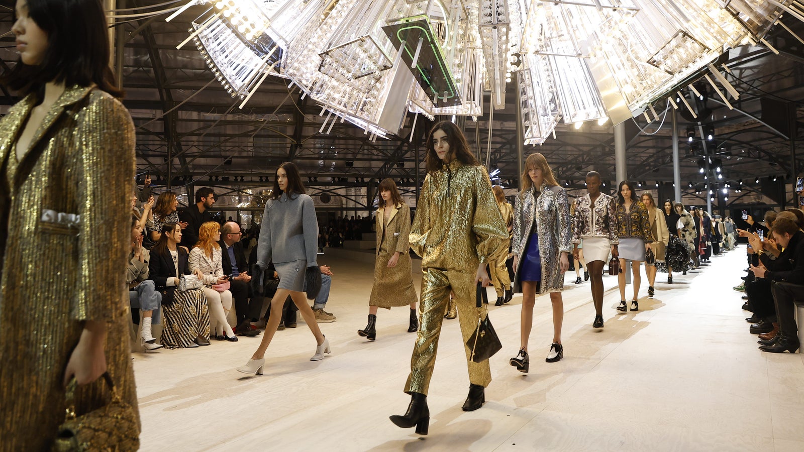 Fashion-Finale in Paris: Starpower für Louis Vuitton Show - madonna24.at