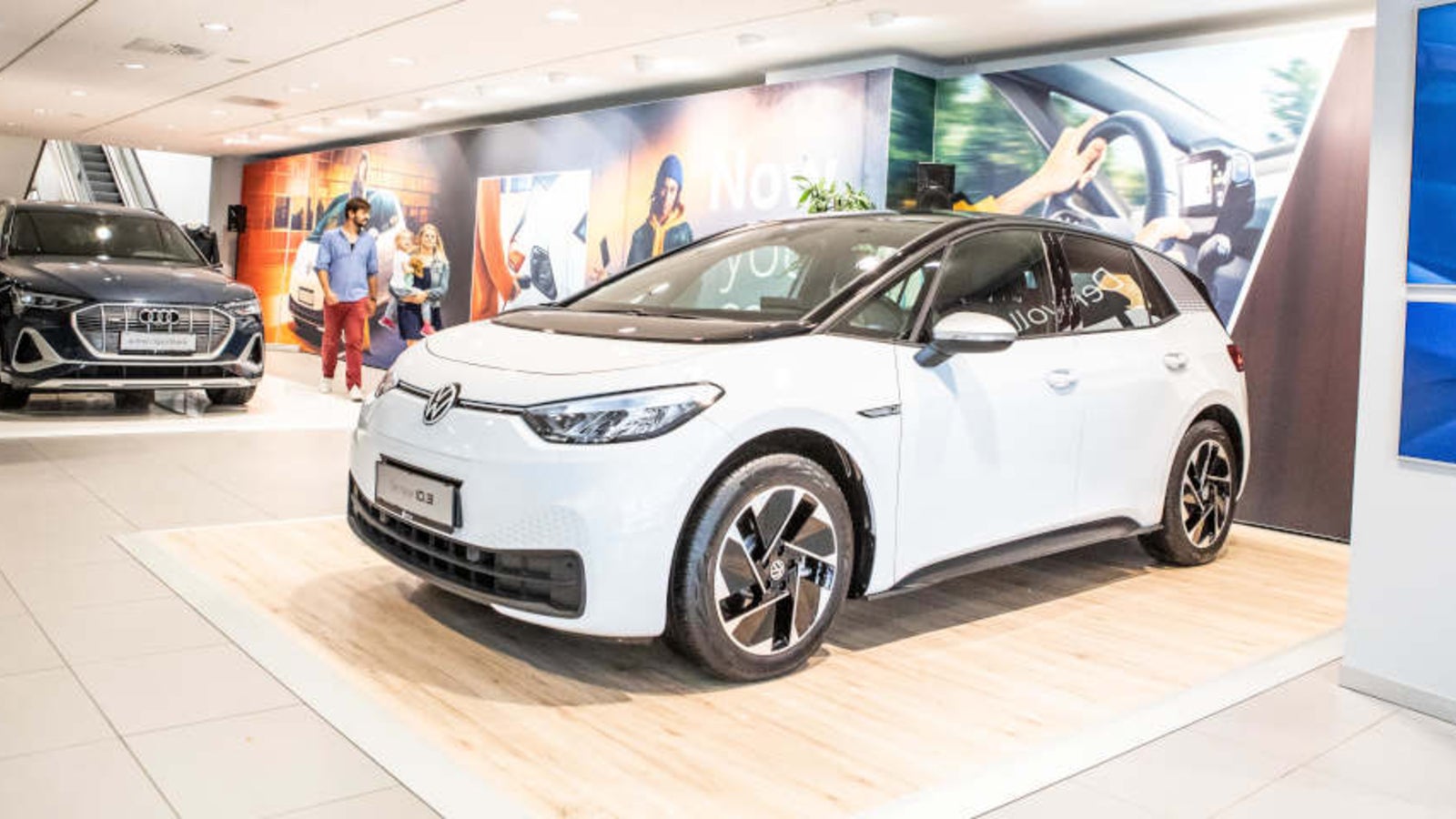 VW-Konzern hat jetzt E-Auto-Pop-up-Store in Wien - Mooncity - oe24.at