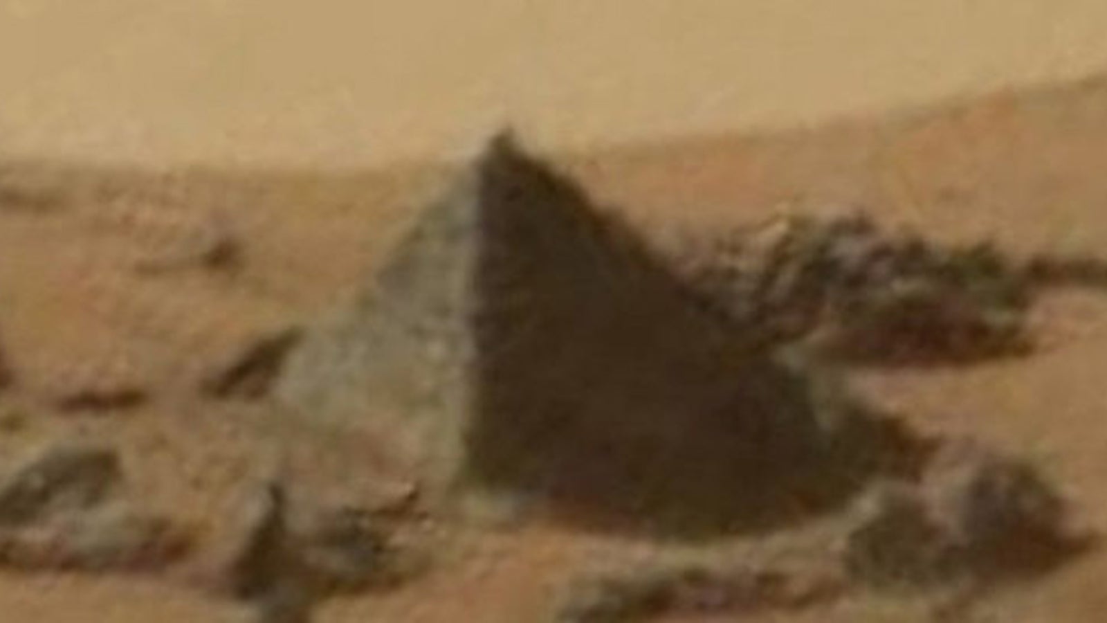 Mars-Rover entdeckt Pyramide - oe24.at