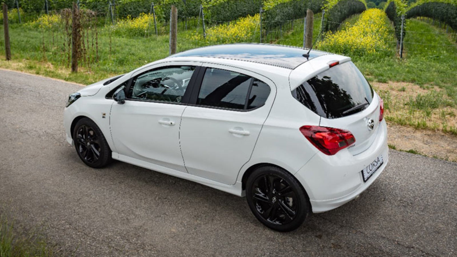 Corsa Black & White nur für Österreich - oe24.at