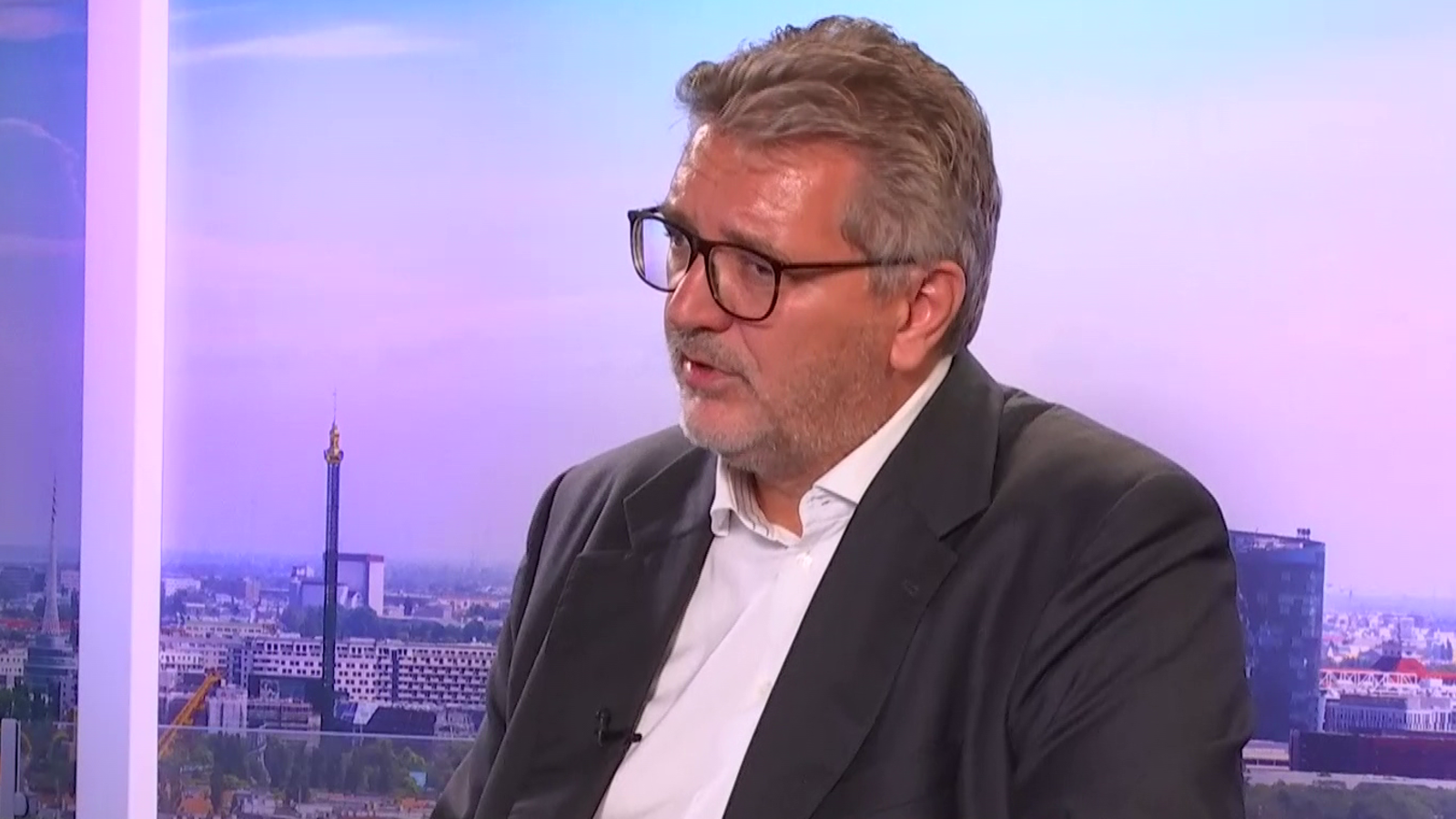 Isabelle Daniel: Peter Hacker im Interview - oe24.tv