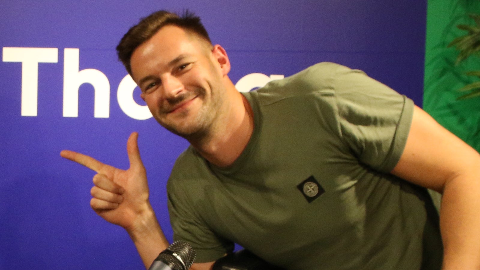 Pizzera liefert Freundschaftsbuch zum Kult-Podcast „Hawi D’Ehre“ - stars24