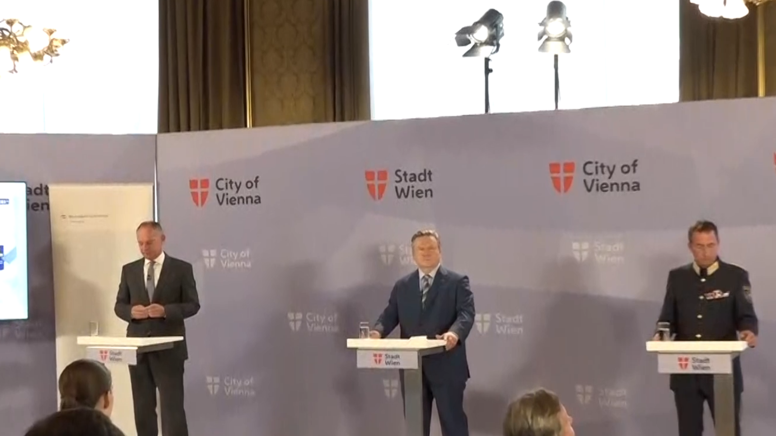 Ludwig, Karner & Pürstl präsentieren Polizei-Kampagne - oe24.tv