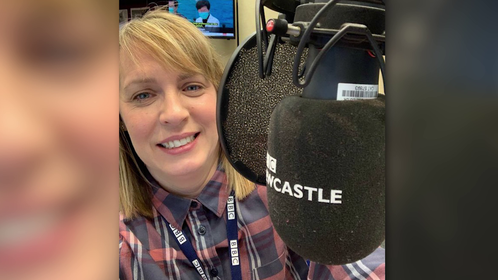 Bekannte Radio-Moderatorin stirbt nach AstraZeneca-Impfung - oe24.tv