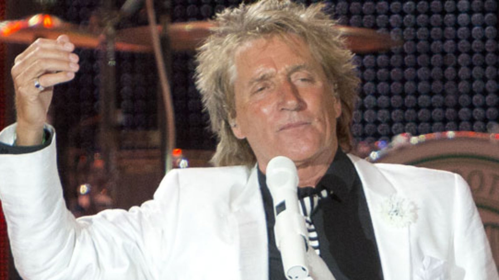 Rod Stewart beschimpft Fan bei Konzert - stars24