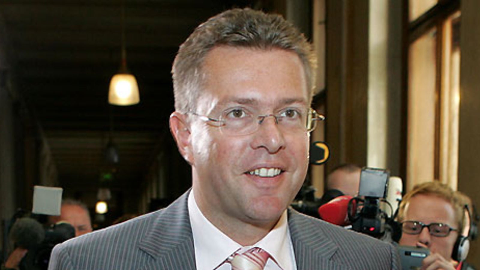 Scheibner hat vor U-Ausschuss ausgesagt - Politik-Live