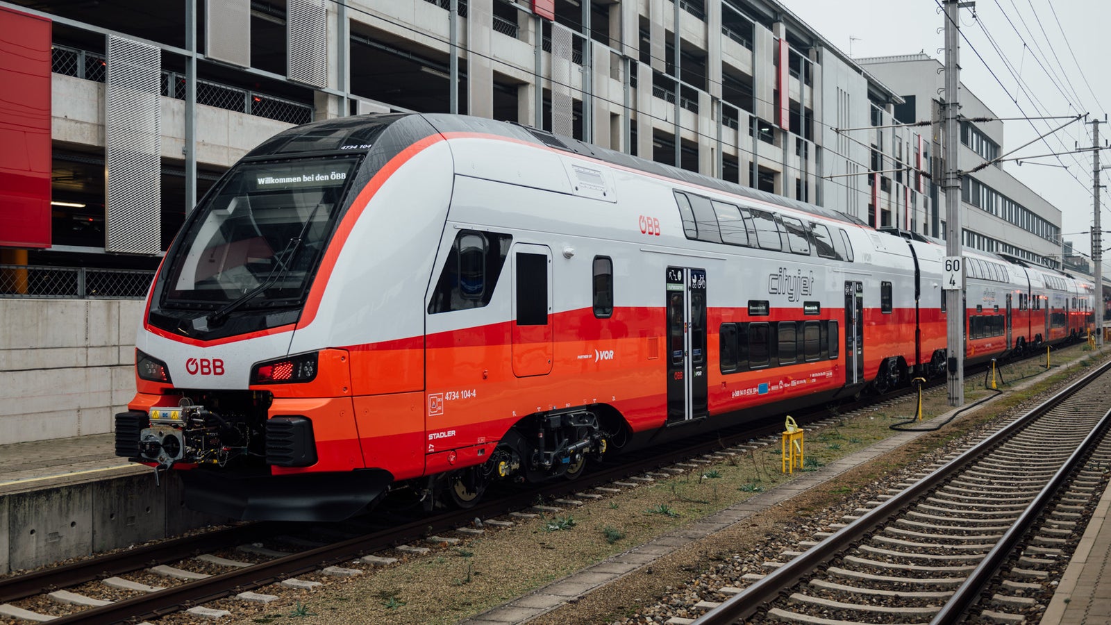 Neuer ÖBB-Cityjet Doppelstock in St. Pölten präsentiert - oe24.at