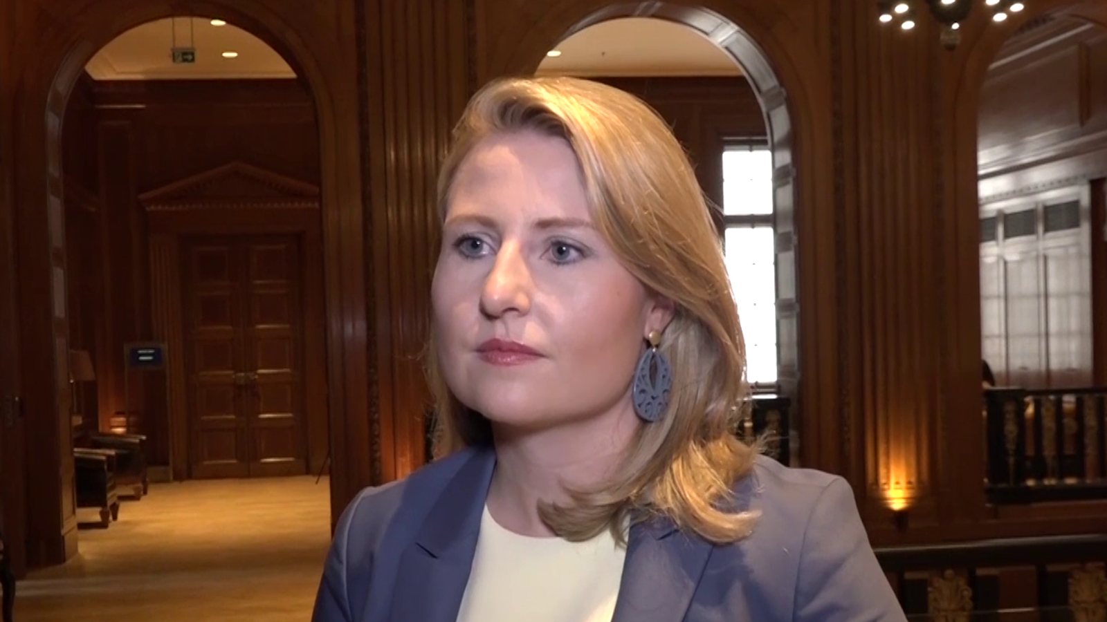 Susanne Raab zur Gleichstellung von Frauen - oe24.tv