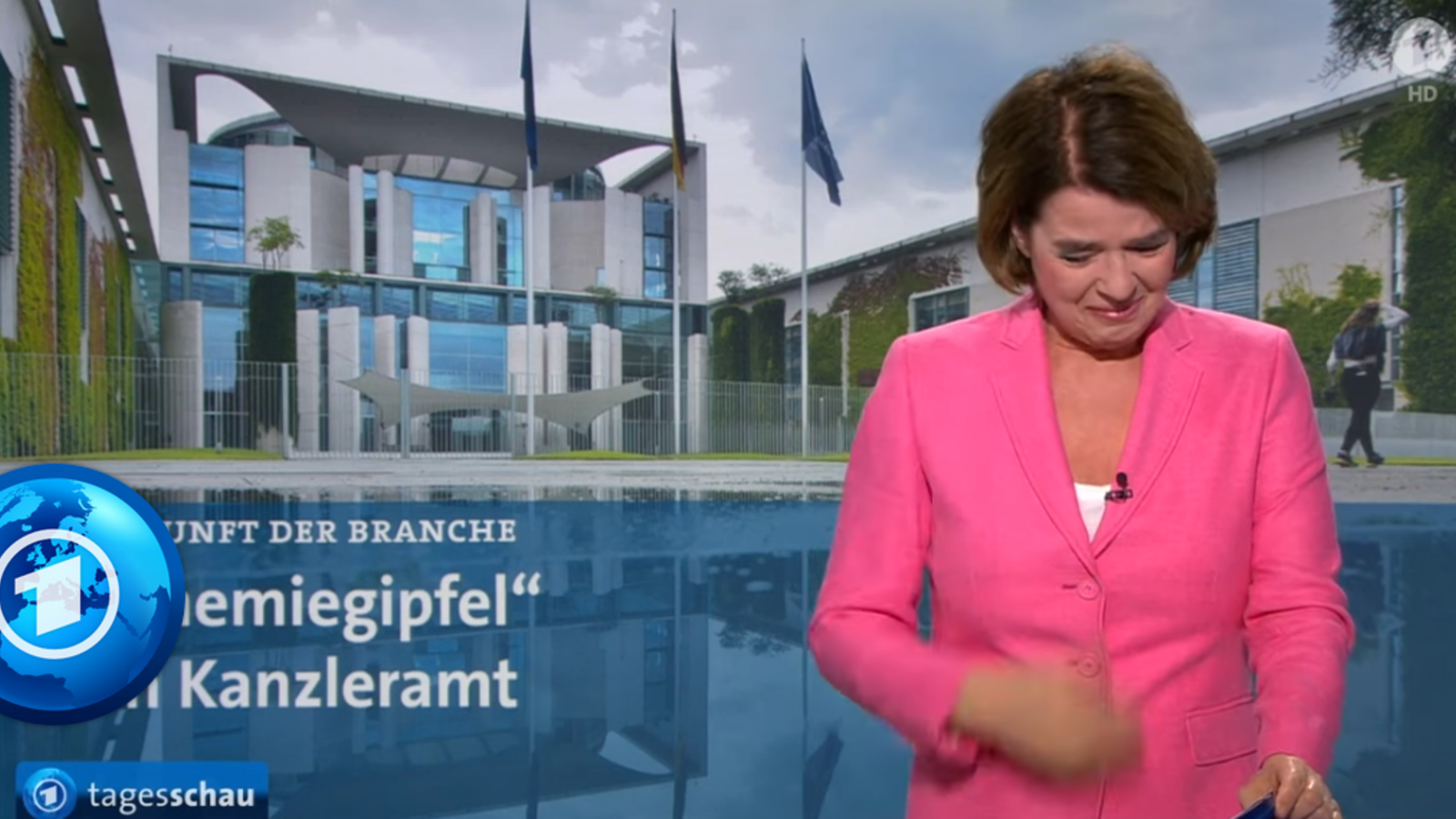 'Tagesschau'-Moderatorin bricht live auf Sendung in Tränen aus - oe24.at