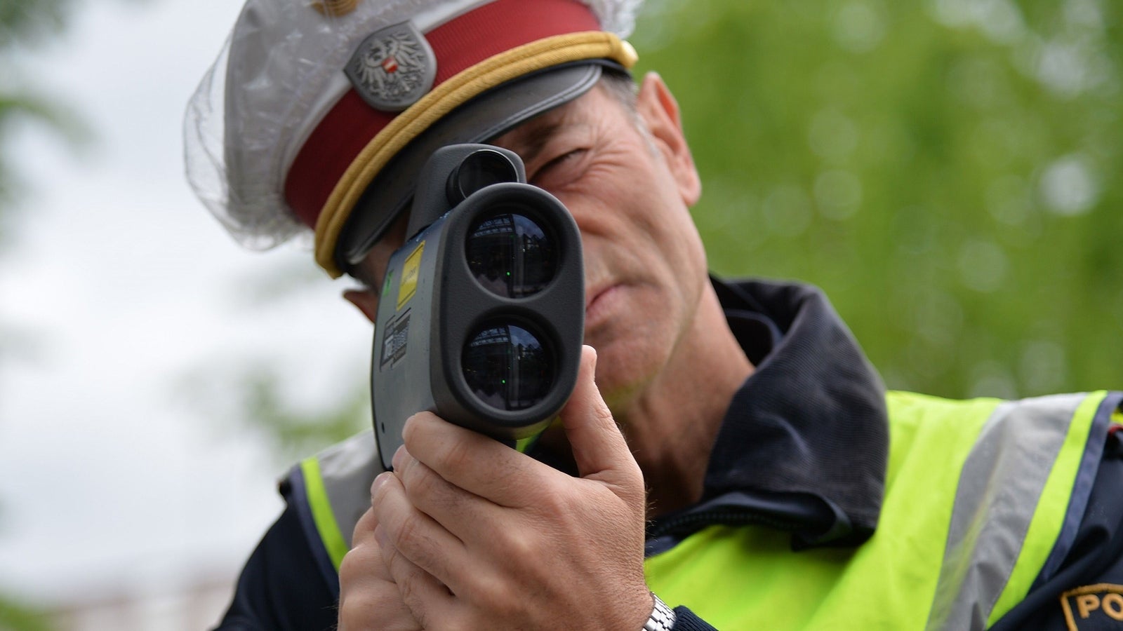 Raser donnert mit 219 km/h über die Südautobahn - oe24.at