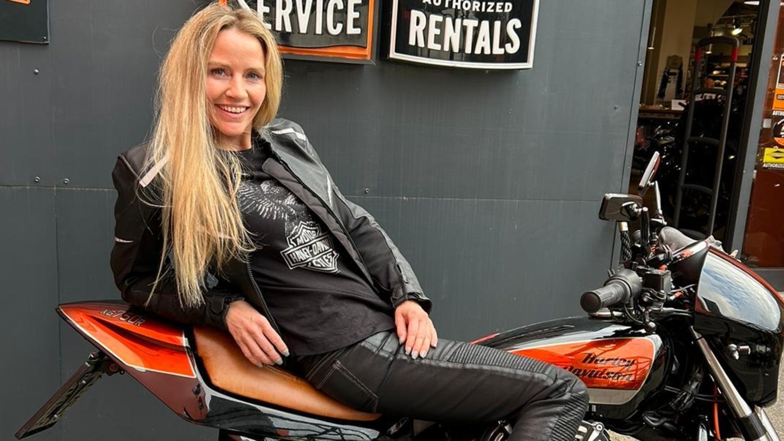 Wendy Night wird Bikerin und zeigt ihr neues Geschoss - oe24.at