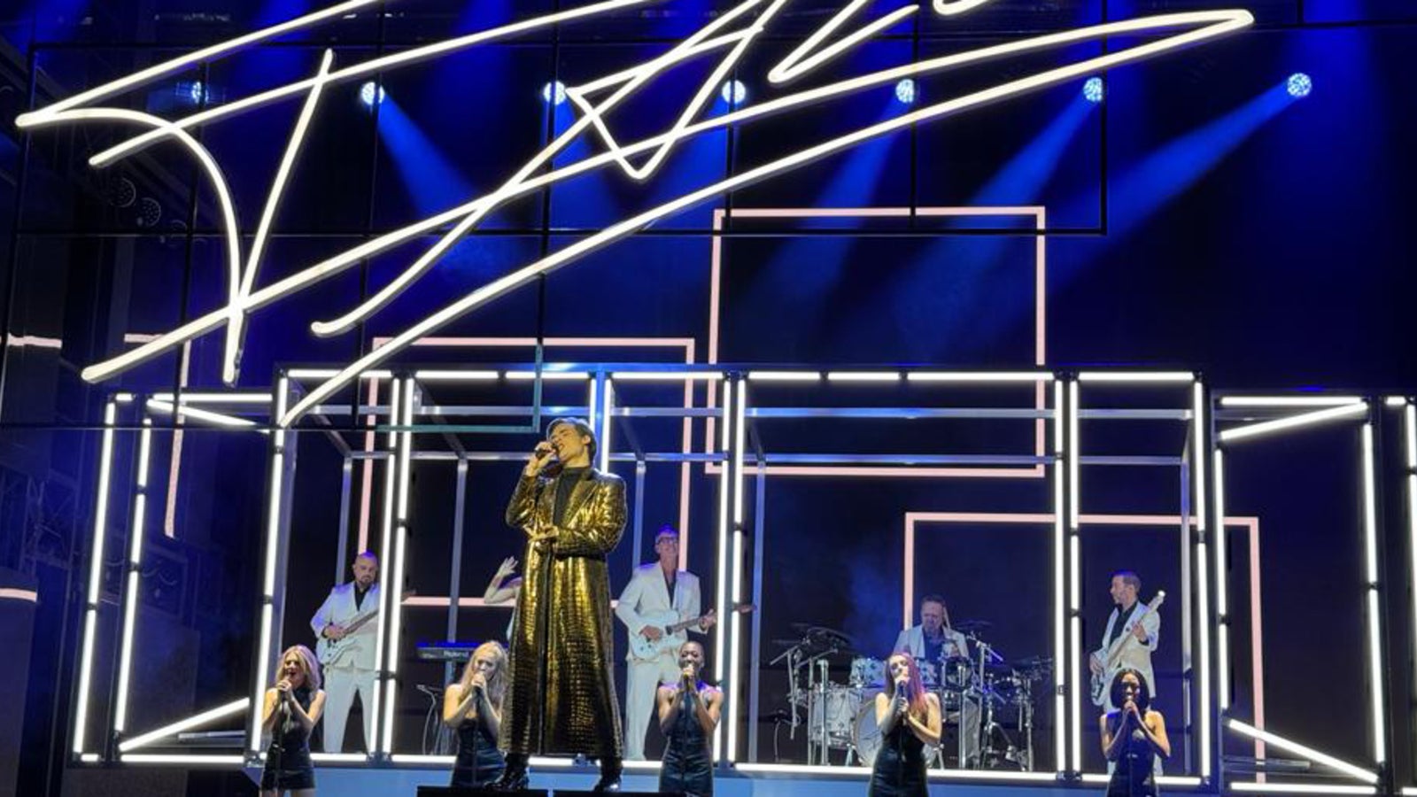 Rock Me Amadeus: Erster Blick auf das neue Falco-Musical - stars24