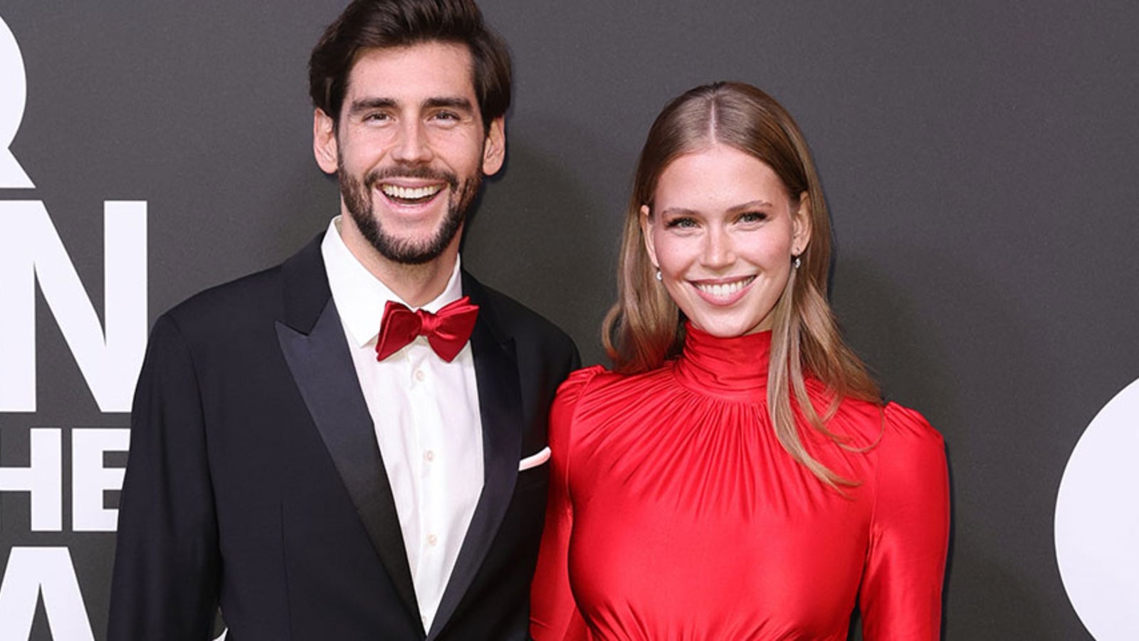 Süßes Video: Sänger Alvaro Soler & seine Melanie werden Eltern - stars24