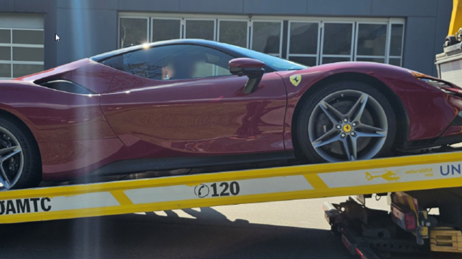 156 km/h in 80er-Zone: Polizei behält Luxus-Auto ein - oe24.at