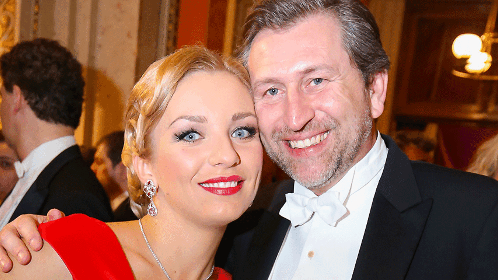 Lidia Baich: Vom Standesamt zum Ball - stars24