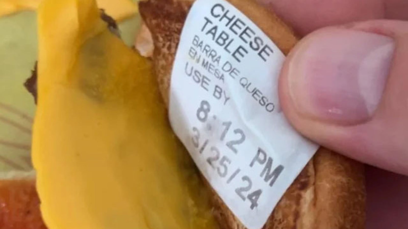 Eklige Überraschung im Cheeseburger - oe24.at