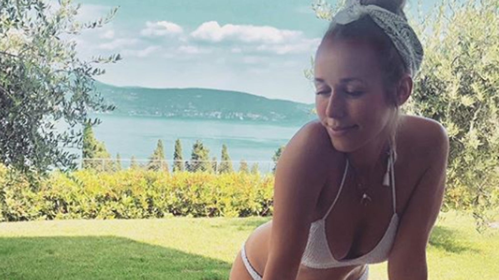 TV-Star Annemarie Carpendale zieht völlig blank - stars24