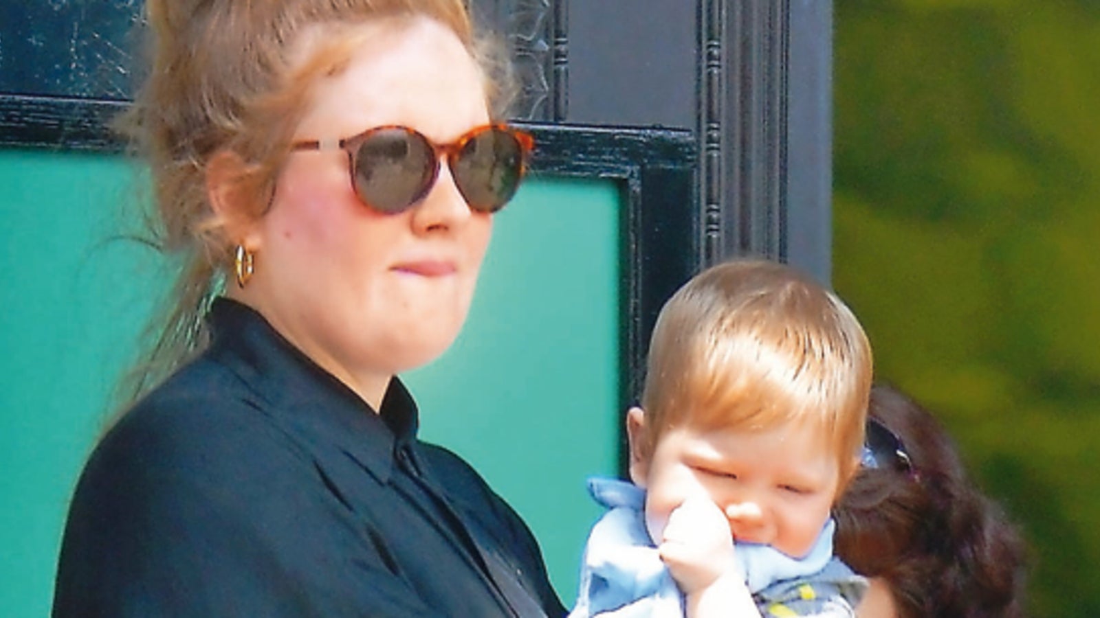 Adele zeigt ihr Baby - stars24