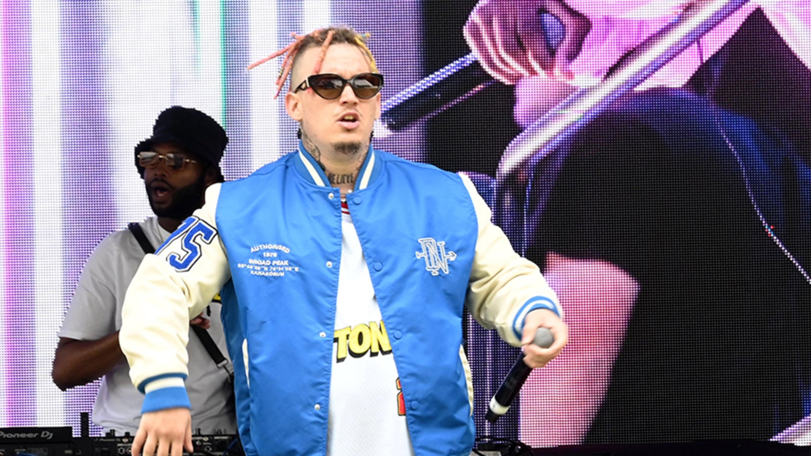 Rapper (28) bricht auf Bühne zusammen und stirbt - stars24