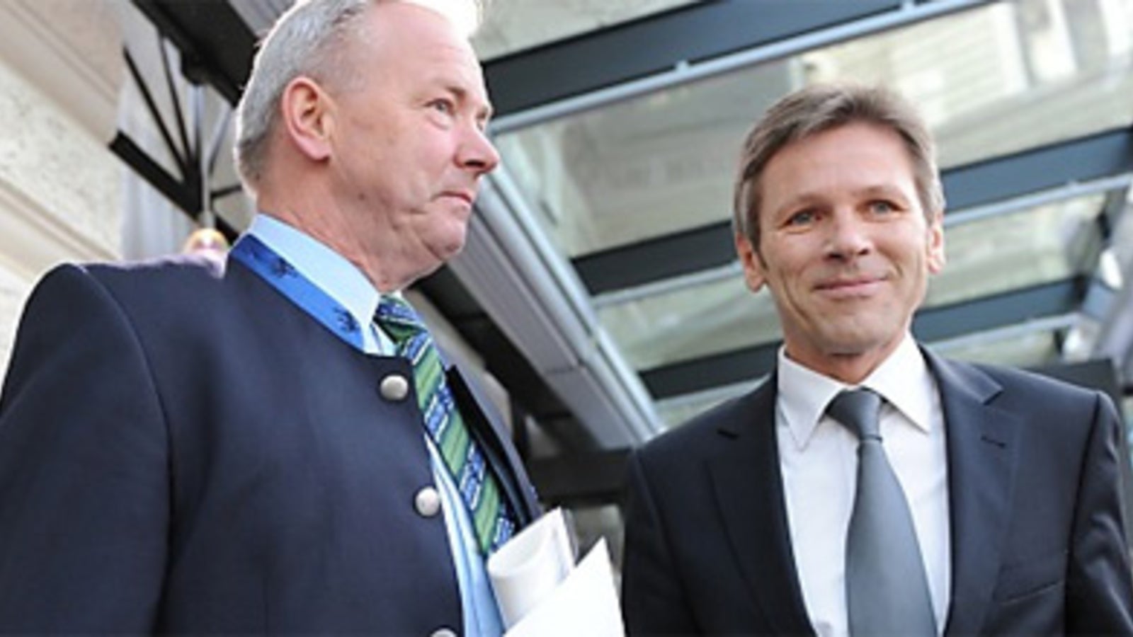 Ostermayer und Dörfler reden auf Inzko ein - Politik-Live