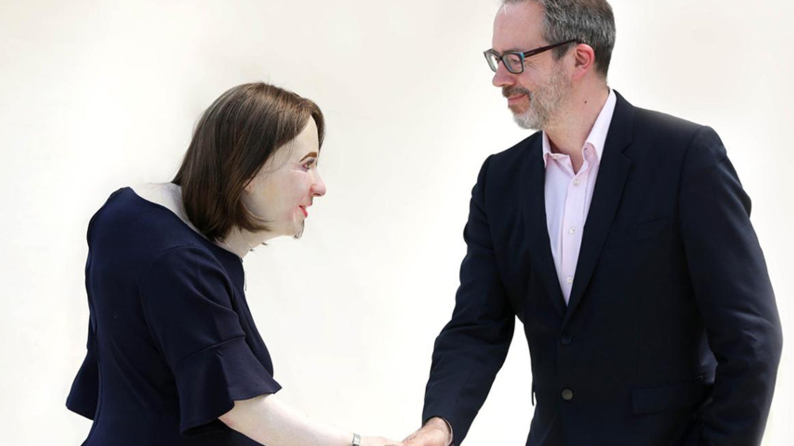 Erschreckend: 'Emma' zeigt, was 20 Jahre Bürojob mit dem Körper machen ...