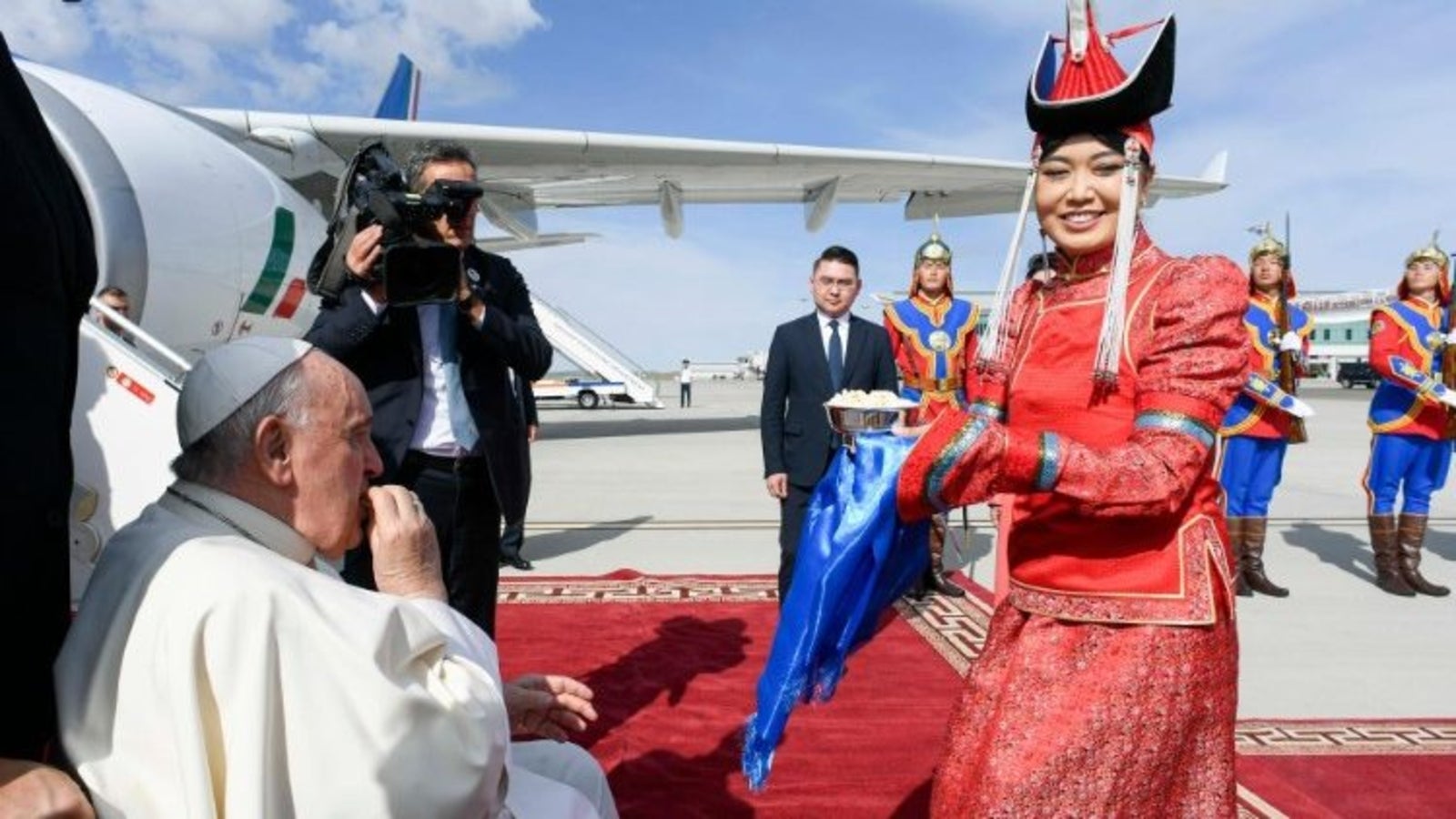 Papst Franziskus in Mongolei mit Yoghurt empfangen - Politik-Live