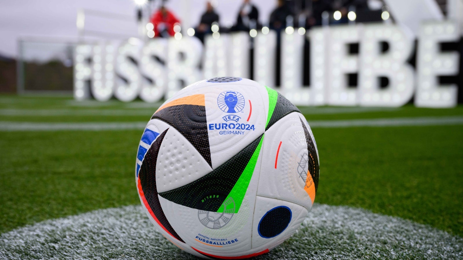 Spielball für EM 2024 in Berlin präsentiert - sport24.at