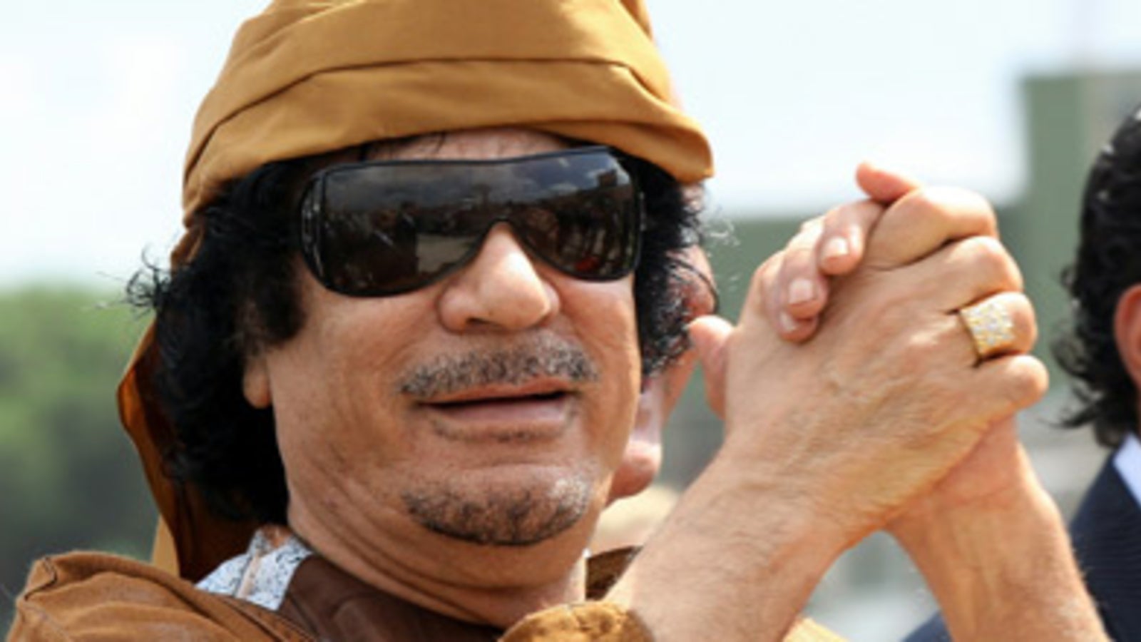 Gaddafi bekehrt drei Models zum Islam - oe24.at