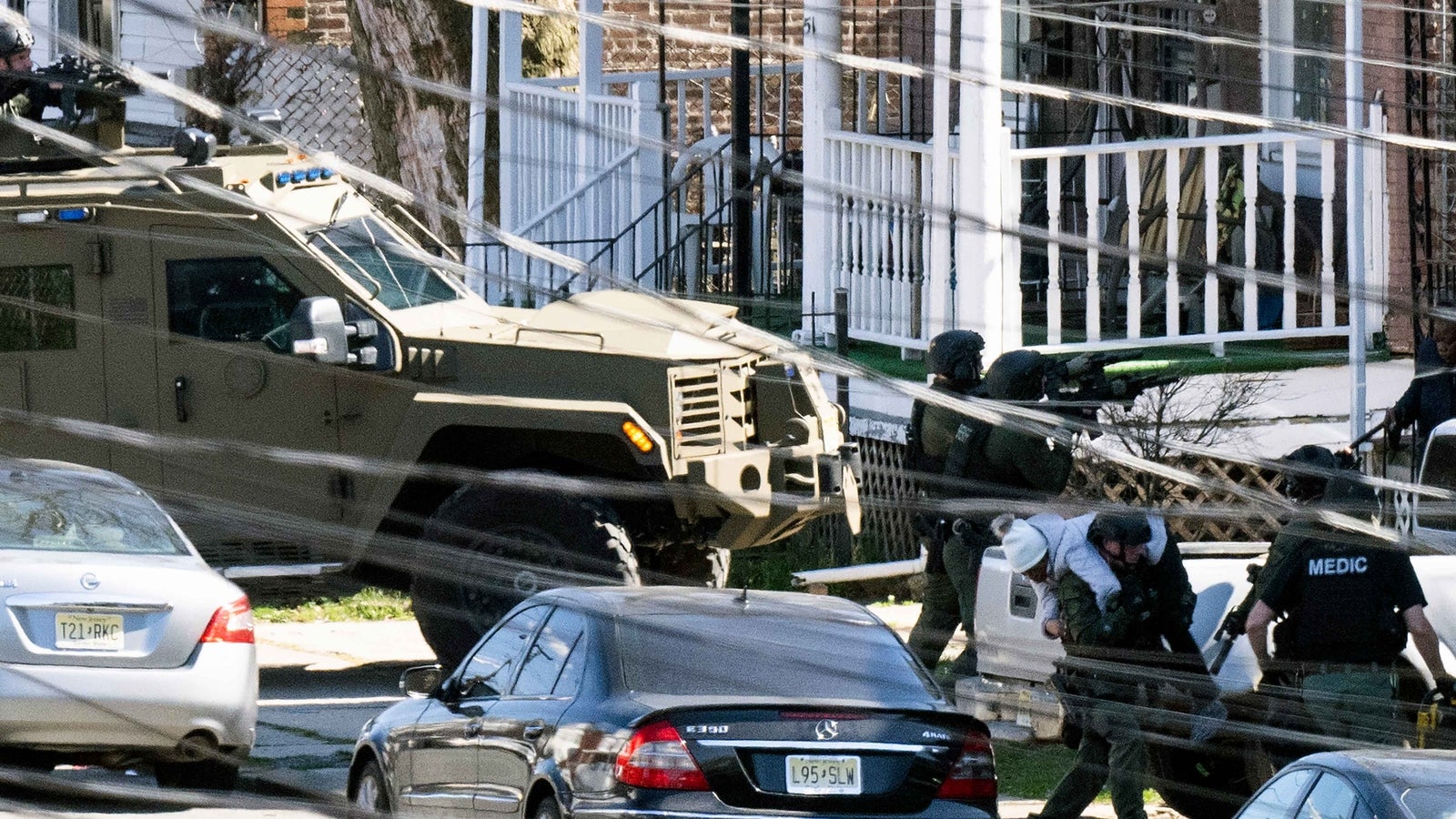 Mann tötet Schwester, Stiefmutter und Ex-Freundin - oe24.at