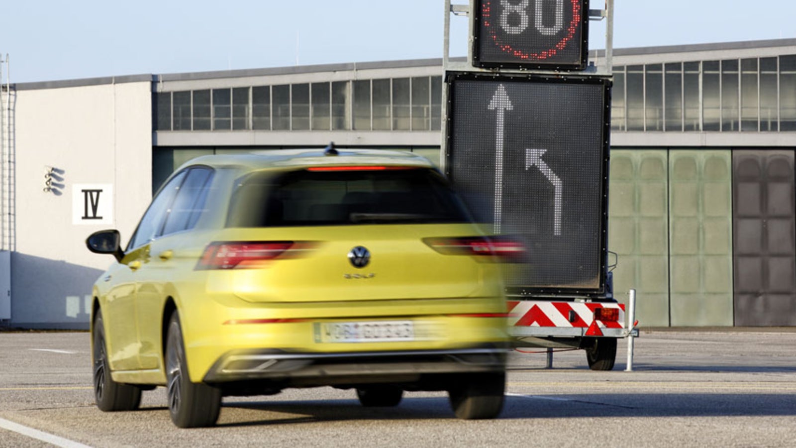 Car-to-X-Kommunikation des VW Golf 8 im Test - oe24.at
