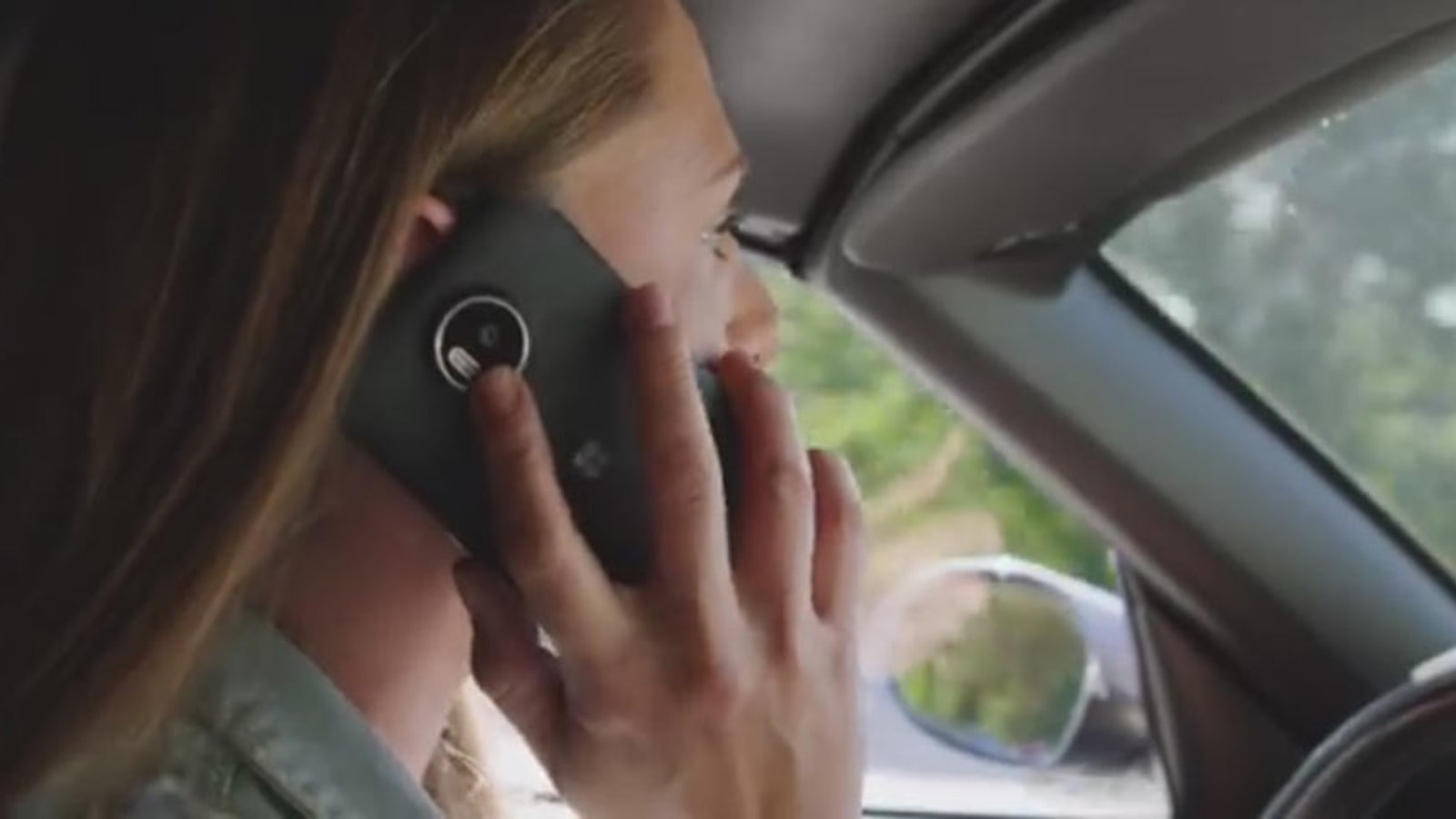 Jeder 4. hat beim Fahren Handy am Ohr - oe24.at