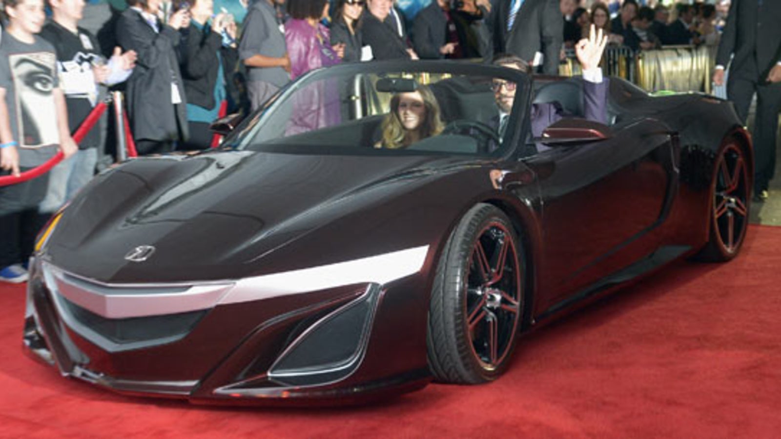 "Iron Man" fährt im Honda NSX Roadster vor - oe24.at