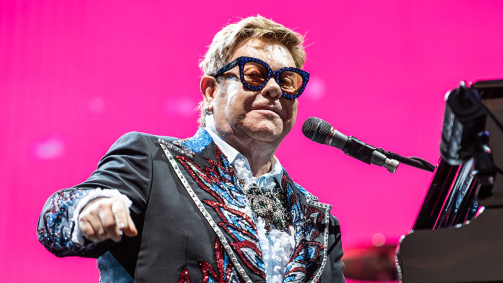 So Können Sie Bei Elton Johns Legendärer Oscar Party Dabei Sein Stars24