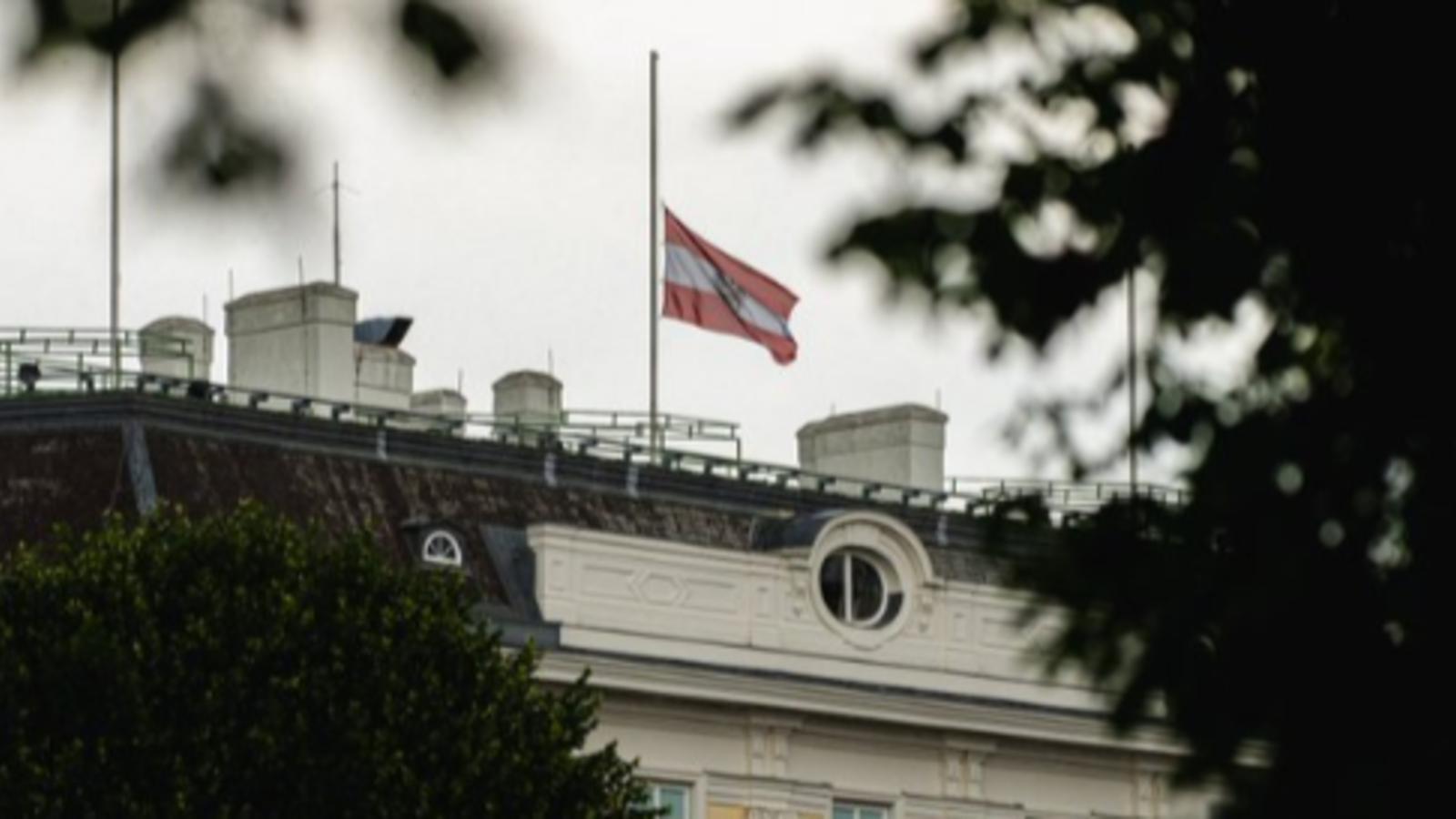 Bierlein: Flaggen auf halbmast - Politik-Live