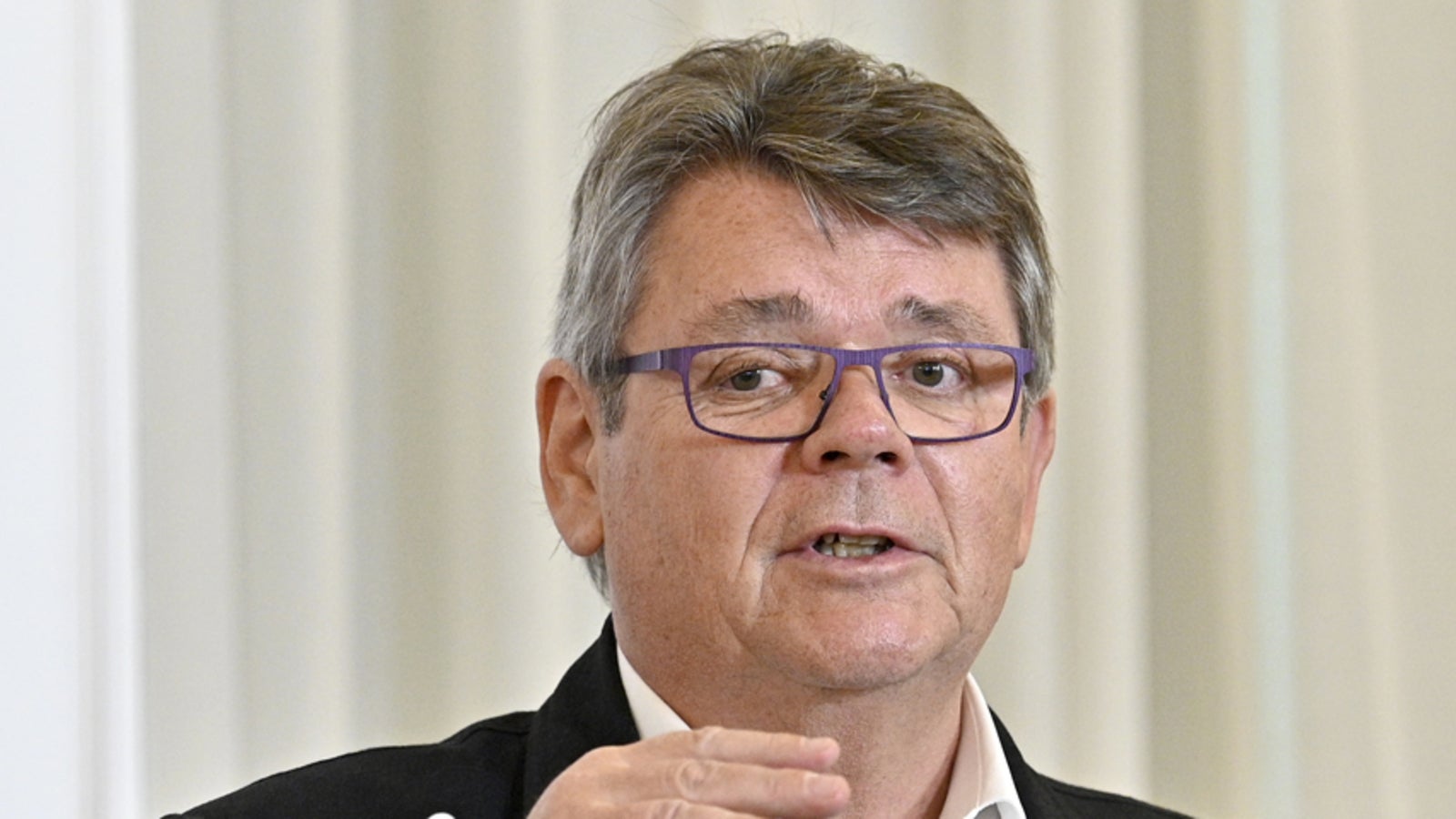 ''Verarschen kann ich mich selber'': Riesen-Wirbel um geplanten Energie ...