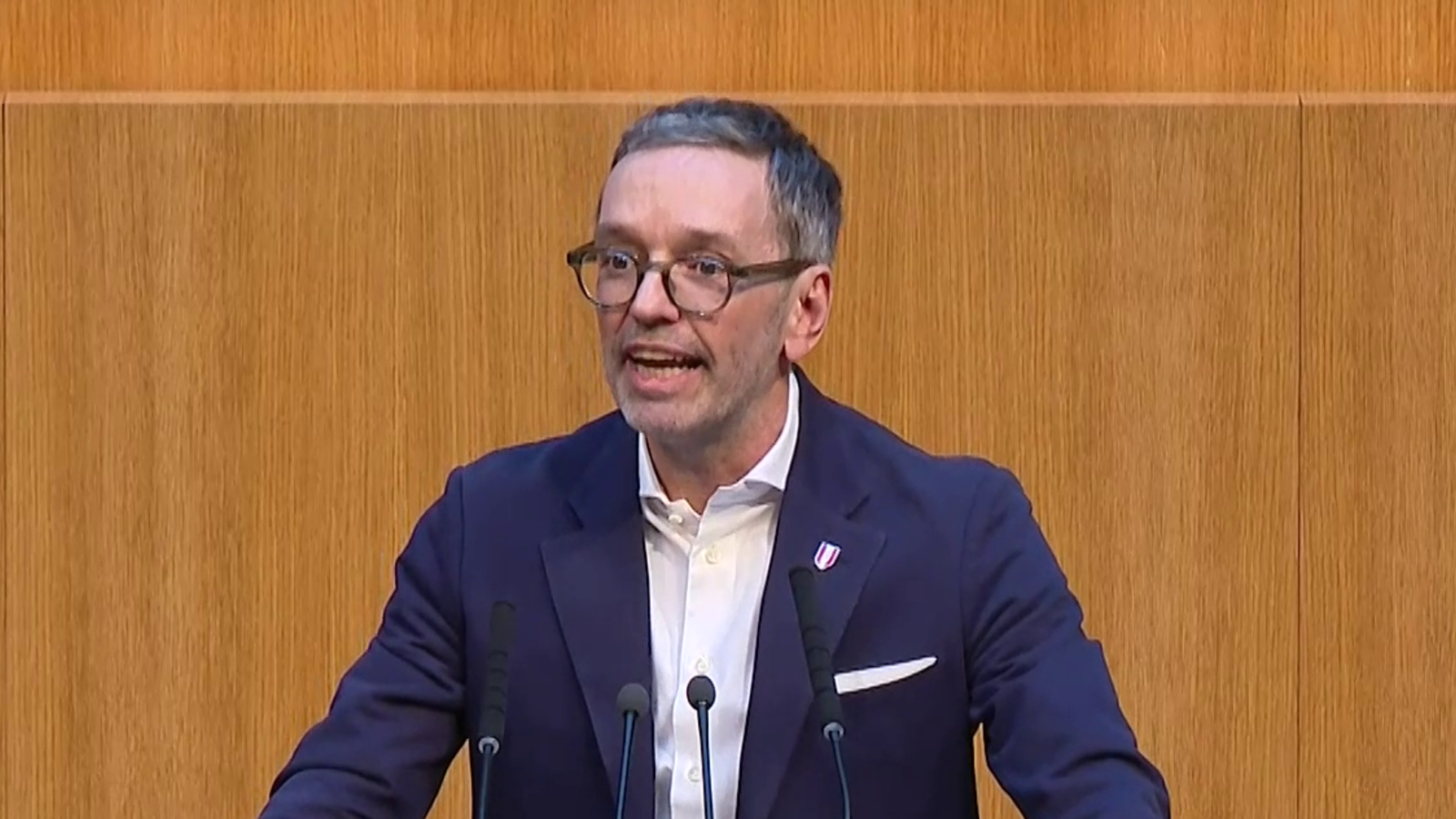 NR: Herbert Kickl schießt gegen die Regierung - oe24.tv