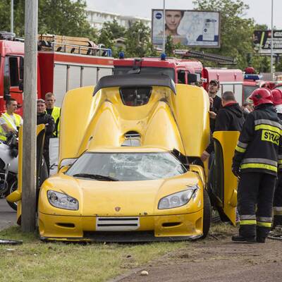 Fotos: Koenigsegg rast in Zuschauer - oe24.at