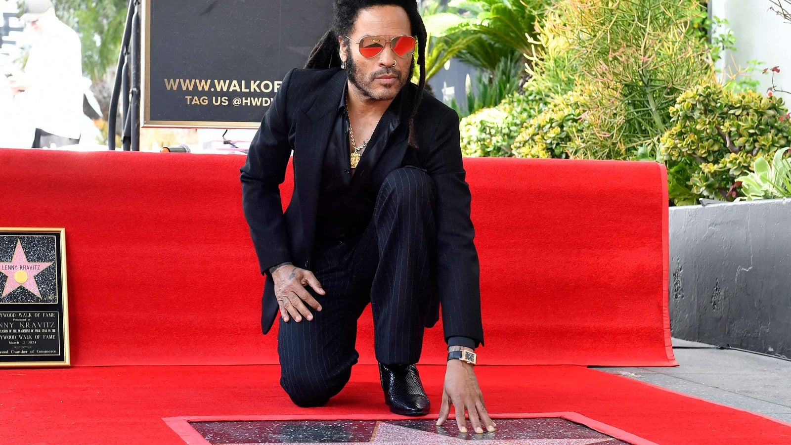 Lenny Kravitz mit Stern auf "Walk of Fame" gefeiert - stars24