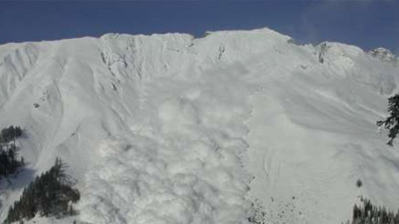 Lawine verschüttet ganze Skipiste in Lech - oe24.at