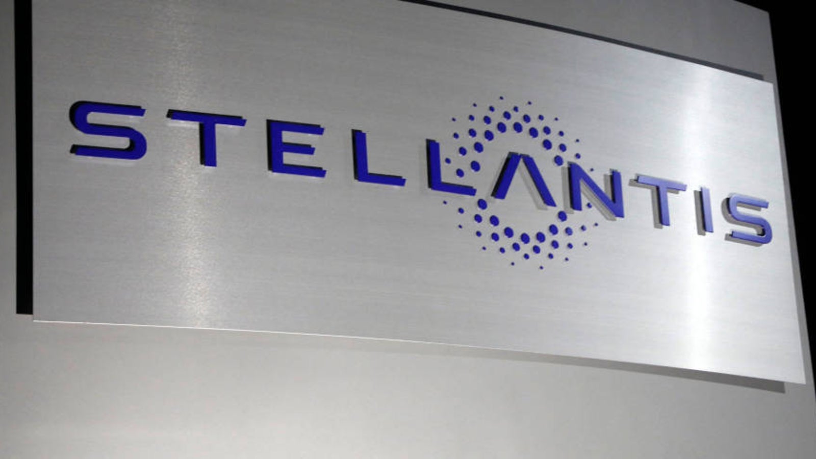 Neuer Autokonzern Stellantis mit solidem Start - oe24.at