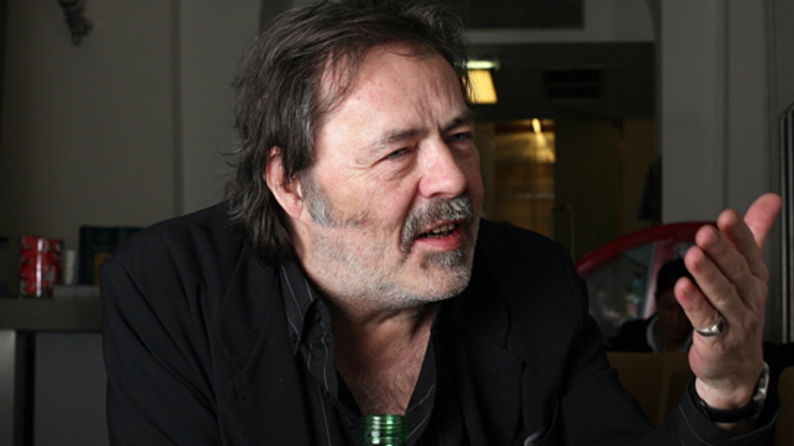 Manfred Deix bringt seine Figuren auf Leinwand - stars24