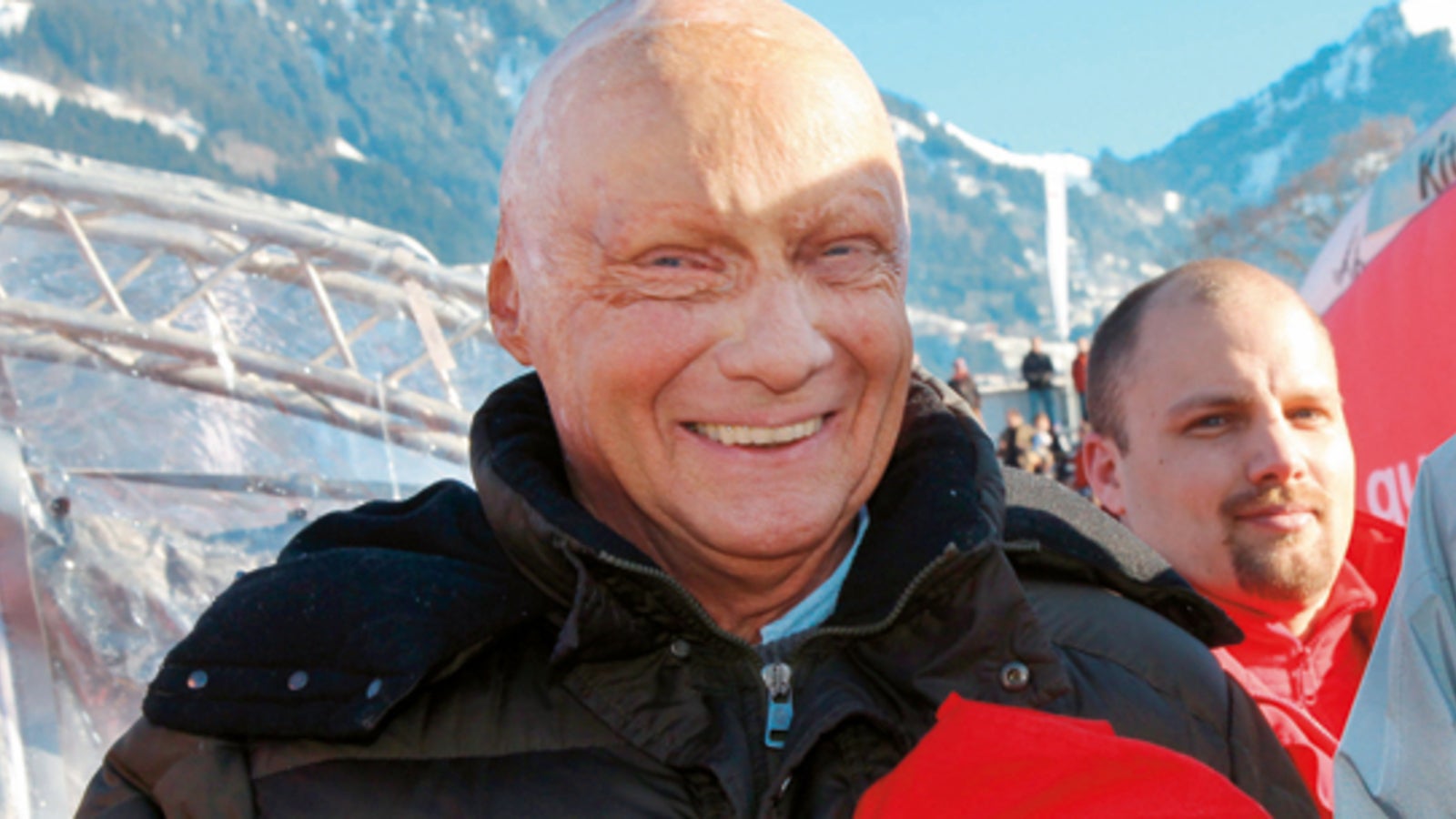 Lauda trägt jetzt wieder Rot - stars24