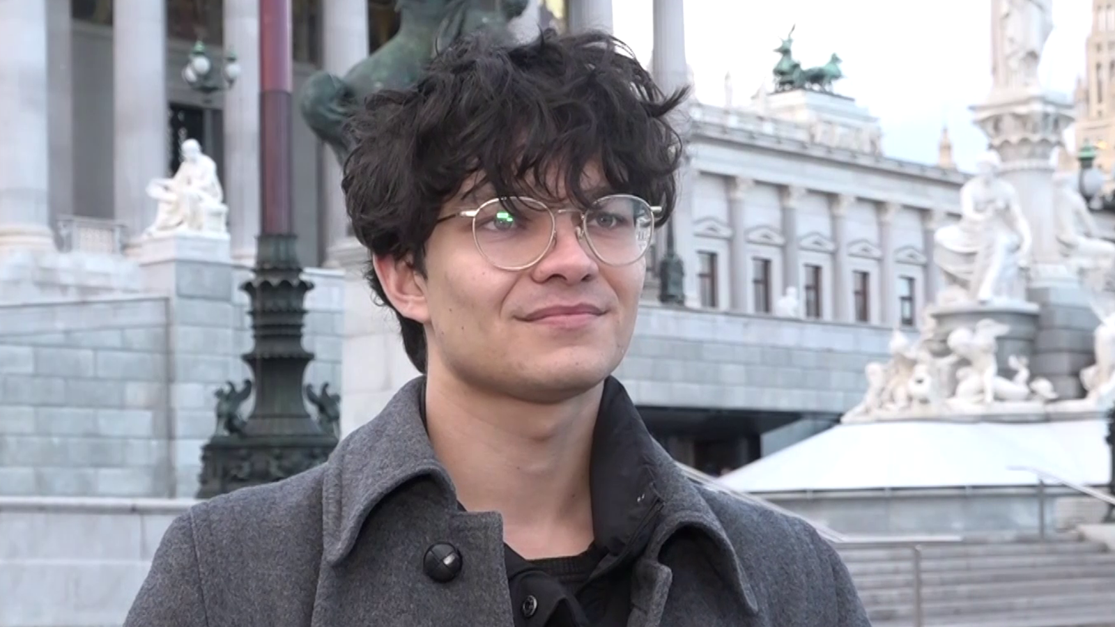 Demo gegen Rechts: Unterstützung von SPÖ und Grünen | Daniel Shams - oe24.tv