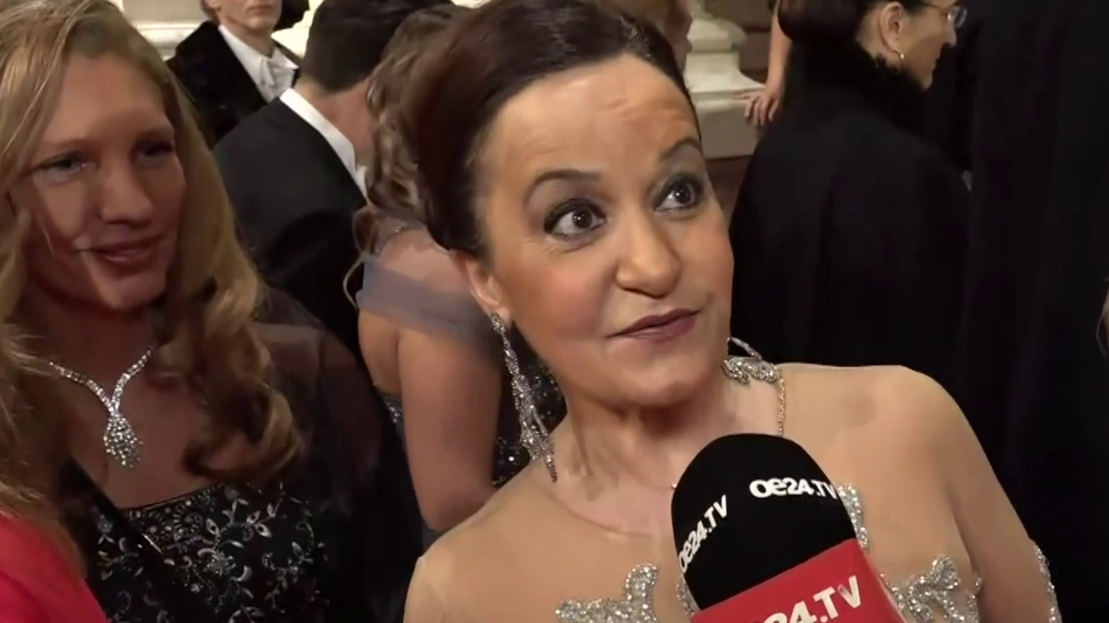 Atousa Mastan | "Ein Ausgleich zu unserem Job" - oe24.tv